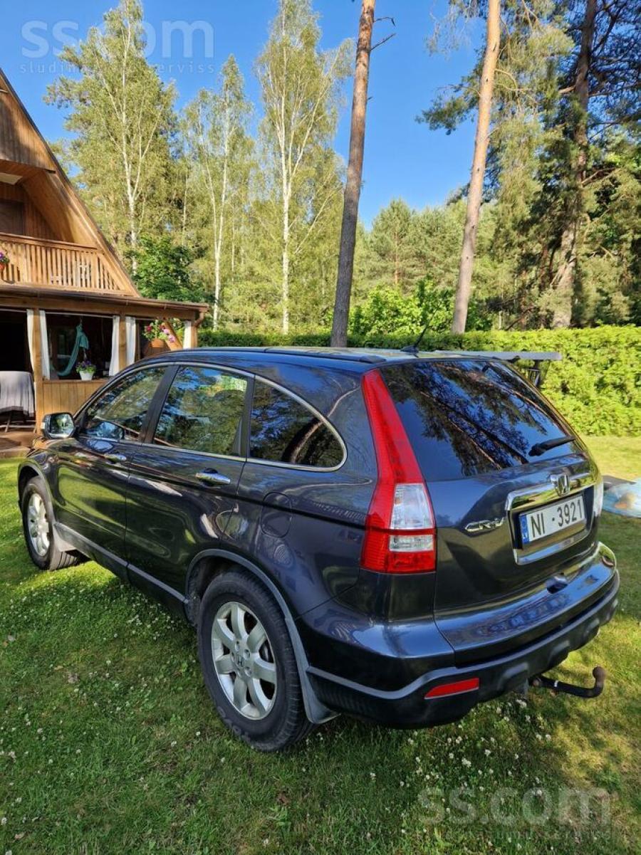 Grey Honda CR-V 2009 in Riga, with an engine capacity of 2.20 L and mileage of 270 thousand km for 4800 €, photo 8 on AUTOMOTO.COM.LV
