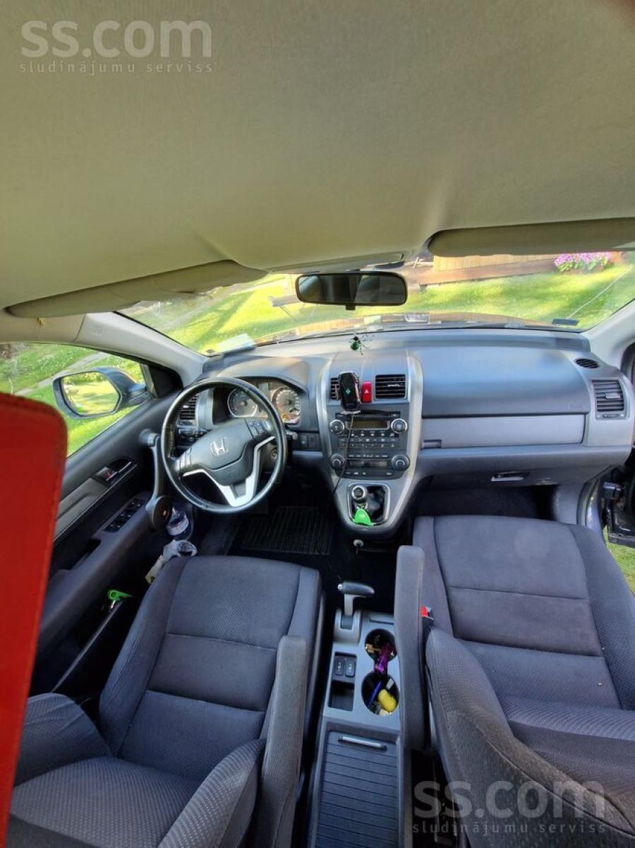 Grey Honda CR-V 2009 in Riga, with an engine capacity of 2.20 L and mileage of 270 thousand km for 4800 €, photo 13 on AUTOMOTO.COM.LV