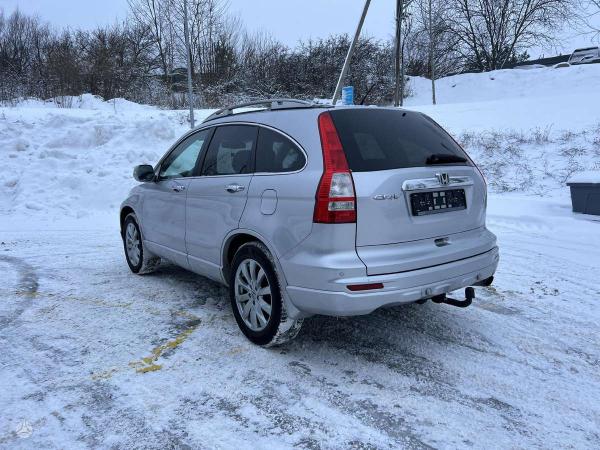 Grey Honda CR-V 2010 in Vilnius, with an engine capacity of 2.20 L and mileage of 275 thousand km for 6700 €, photo 7 on AUTOMOTO.COM.LV