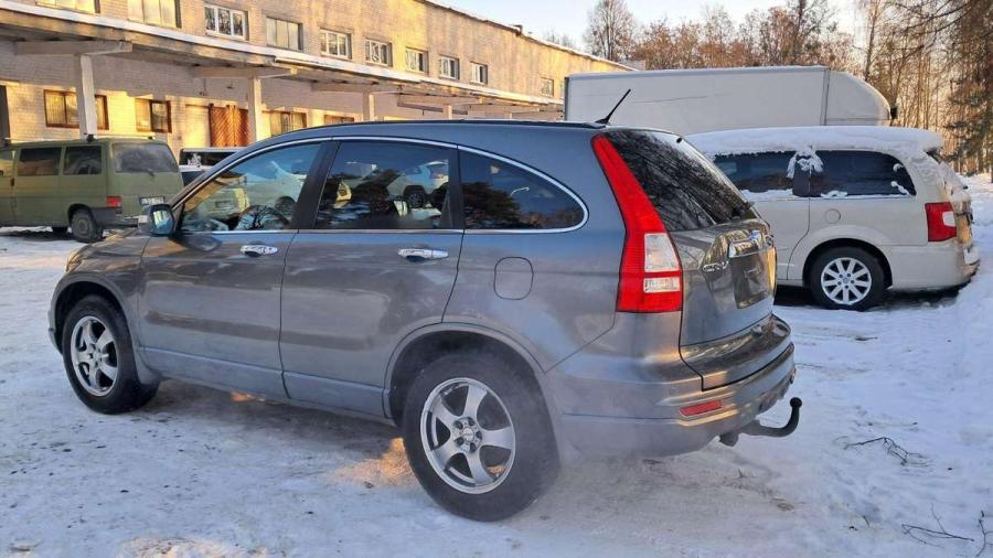 Grey Honda CR-V 2010 in Prienai, with an engine capacity of 2.00 L and mileage of 289 thousand km for 5699 €, photo 8 on AUTOMOTO.COM.LV