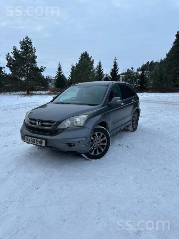 Grey Honda CR-V 2010 in Liepaja, with an engine capacity of 2.20 L and mileage of 200 thousand km for 2000 €, photo 1 on AUTOMOTO.COM.LV