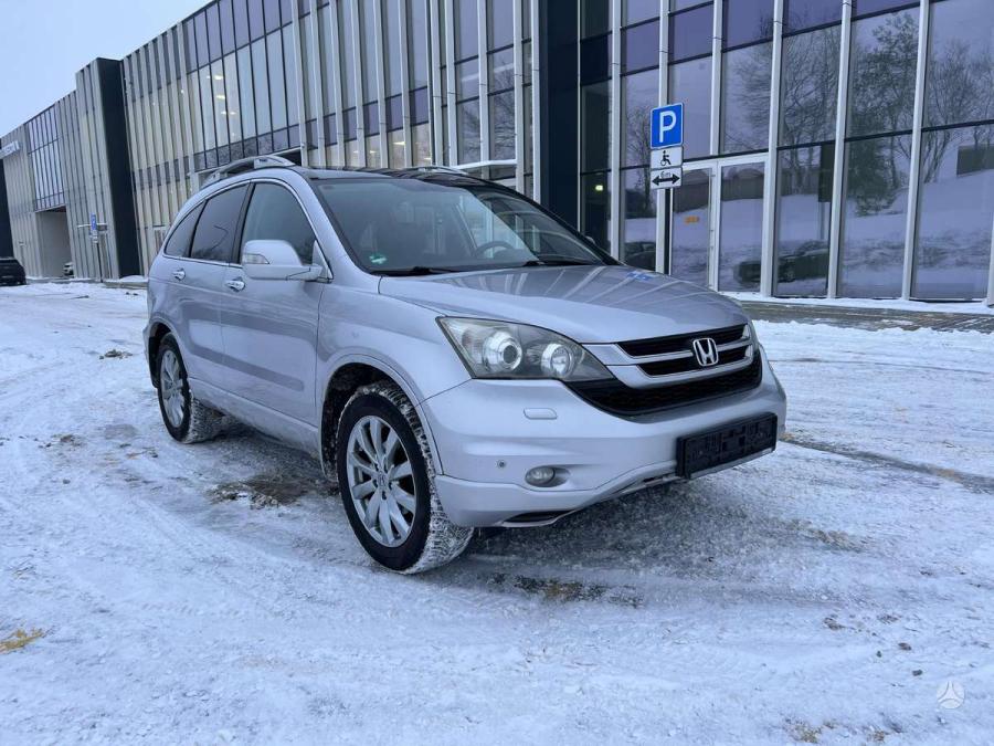 Grey Honda CR-V 2010 in Vilnius, with an engine capacity of 2.20 L and mileage of 280 thousand km for 6450 €, photo 1 on AUTOMOTO.COM.LV