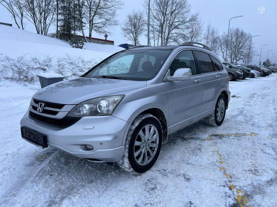 Grey Honda CR-V 2010 in Vilnius, with an engine capacity of 2.20 L and mileage of 280 thousand km for 6450 €, photo 2 on AUTOMOTO.COM.LV