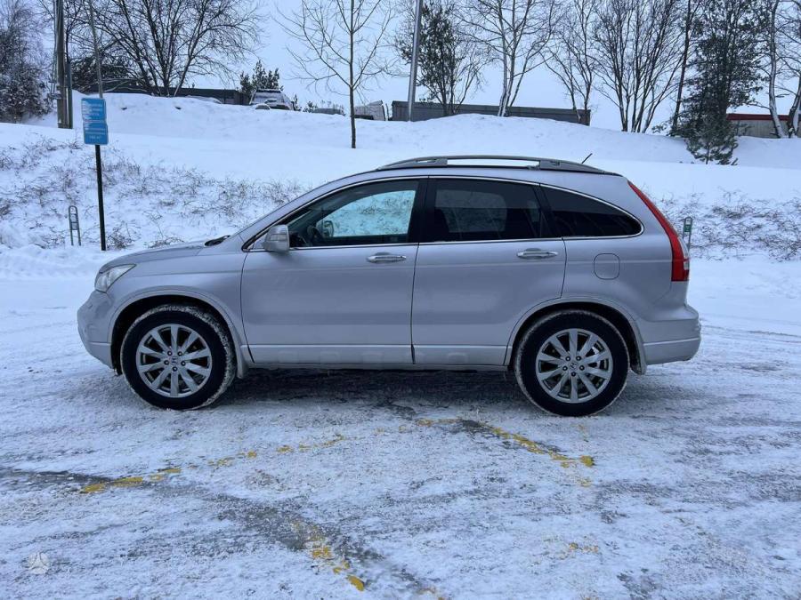 Grey Honda CR-V 2010 in Vilnius, with an engine capacity of 2.20 L and mileage of 280 thousand km for 6450 €, photo 8 on AUTOMOTO.COM.LV