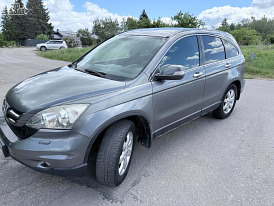 Grey Honda CR-V 2010 in Siauliai, with an engine capacity of 2.20 L and mileage of 289 thousand km for 6500 €, photo 1 on AUTOMOTO.COM.LV