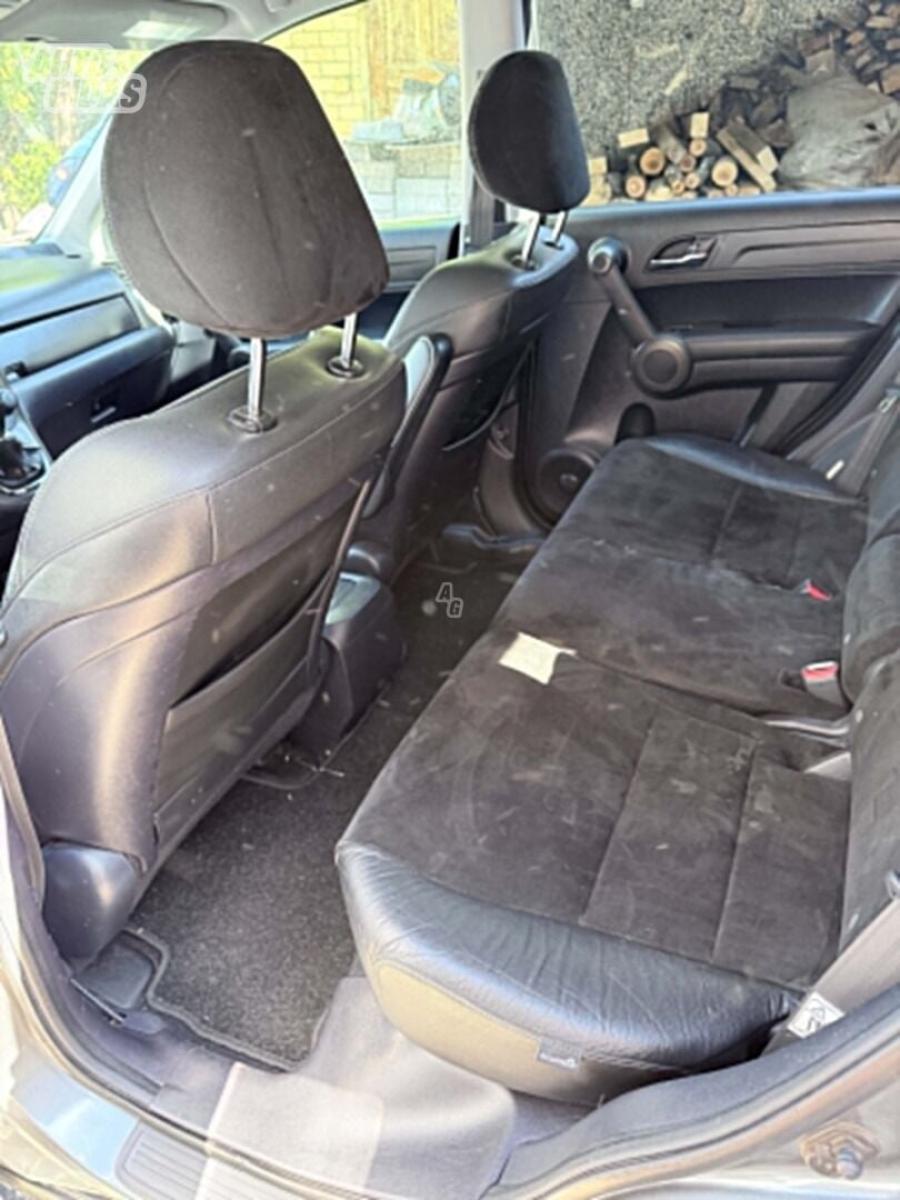 Grey Honda CR-V 2010 in Siauliai, with an engine capacity of 2.20 L and mileage of 289 thousand km for 6500 €, photo 9 on AUTOMOTO.COM.LV
