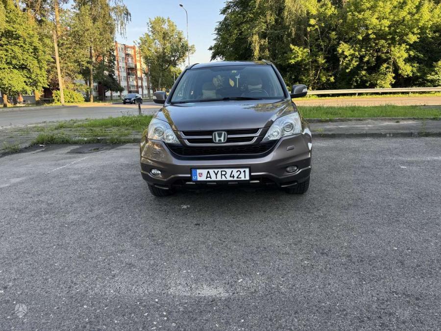 Grey Honda CR-V 2010 in Vilnius, with an engine capacity of 2.20 L and mileage of 325 thousand km for 6200 €, photo 3 on AUTOMOTO.COM.LV