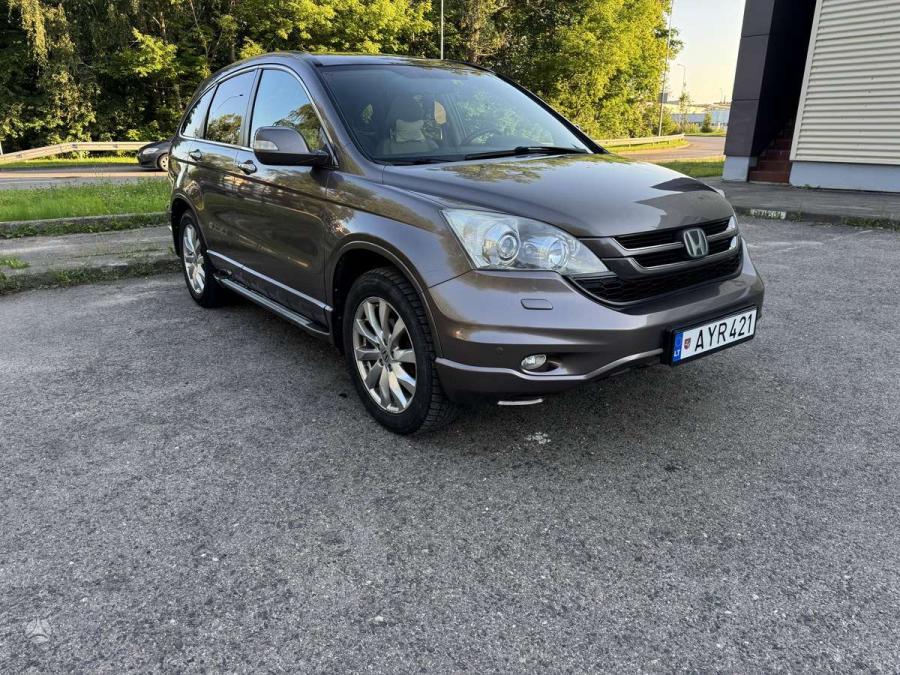 Grey Honda CR-V 2010 in Vilnius, with an engine capacity of 2.20 L and mileage of 325 thousand km for 6200 €, photo 4 on AUTOMOTO.COM.LV