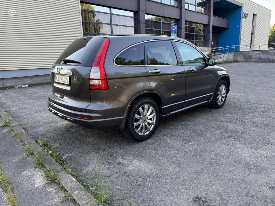 Grey Honda CR-V 2010 in Vilnius, with an engine capacity of 2.20 L and mileage of 325 thousand km for 6200 €, photo 6 on AUTOMOTO.COM.LV