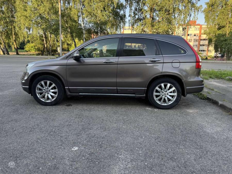 Grey Honda CR-V 2010 in Vilnius, with an engine capacity of 2.20 L and mileage of 325 thousand km for 6200 €, photo 9 on AUTOMOTO.COM.LV