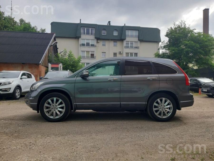 Grey Honda CR-V 2010 in Daugavpils, with an engine capacity of 2.20 L and mileage of 0 thousand km for 7450 €, photo 12 on AUTOMOTO.COM.LV
