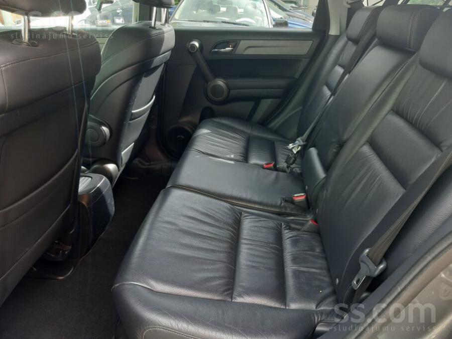 Grey Honda CR-V 2010 in Daugavpils, with an engine capacity of 2.20 L and mileage of 0 thousand km for 7450 €, photo 24 on AUTOMOTO.COM.LV