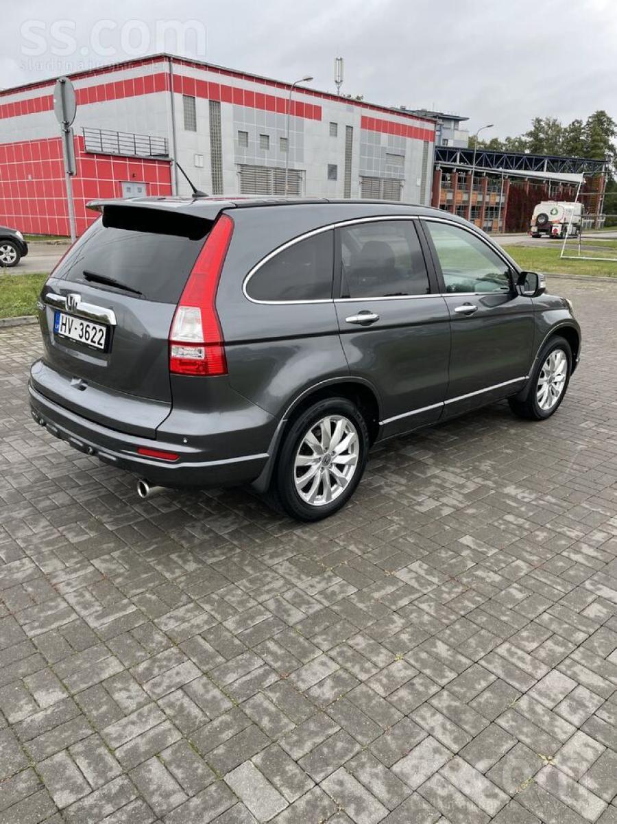 Grey Honda CR-V 2010 in Riga, with an engine capacity of 2.00 L and mileage of 314 thousand km for 3500 €, photo 4 on AUTOMOTO.COM.LV