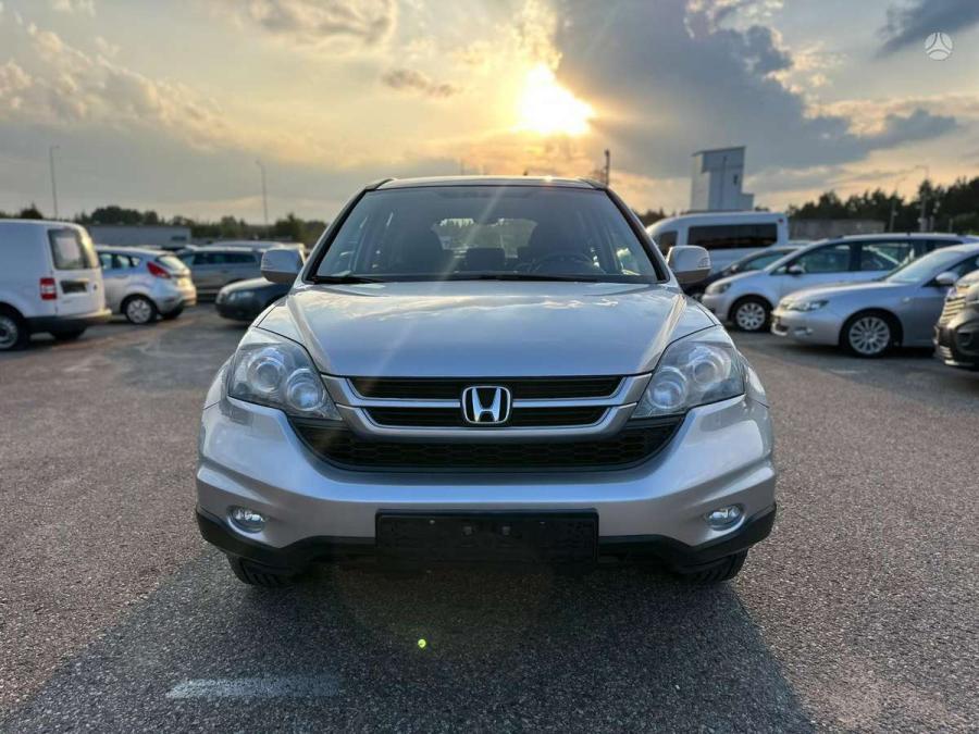 Grey Honda CR-V 2010 in Utena, with an engine capacity of 2.20 L and mileage of 233 thousand km for 6300 €, photo 8 on AUTOMOTO.COM.LV