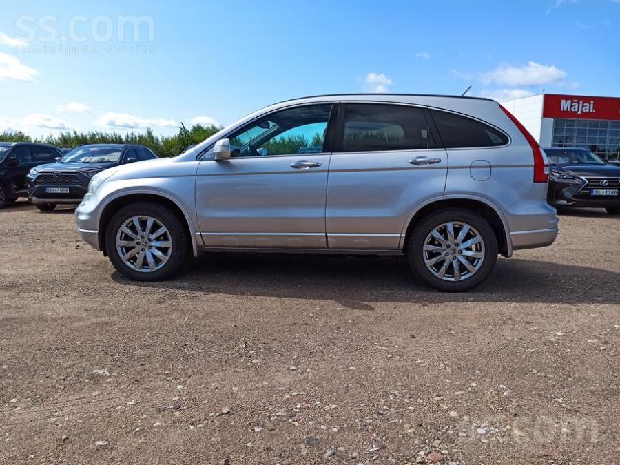 Grey Honda CR-V 2010 in Daugavpils, with an engine capacity of 2.20 L and mileage of 0 thousand km for 5980 €, photo 5 on AUTOMOTO.COM.LV