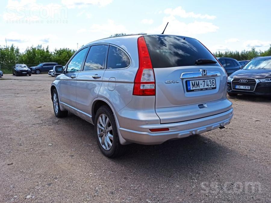 Grey Honda CR-V 2010 in Daugavpils, with an engine capacity of 2.20 L and mileage of 0 thousand km for 5980 €, photo 6 on AUTOMOTO.COM.LV