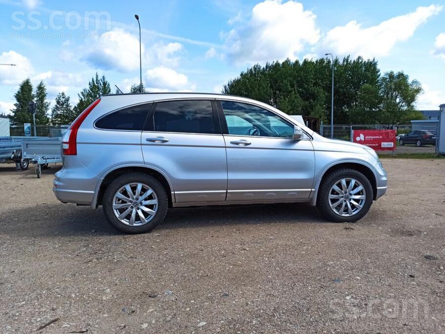 Grey Honda CR-V 2010 in Daugavpils, with an engine capacity of 2.20 L and mileage of 0 thousand km for 5980 €, photo 9 on AUTOMOTO.COM.LV