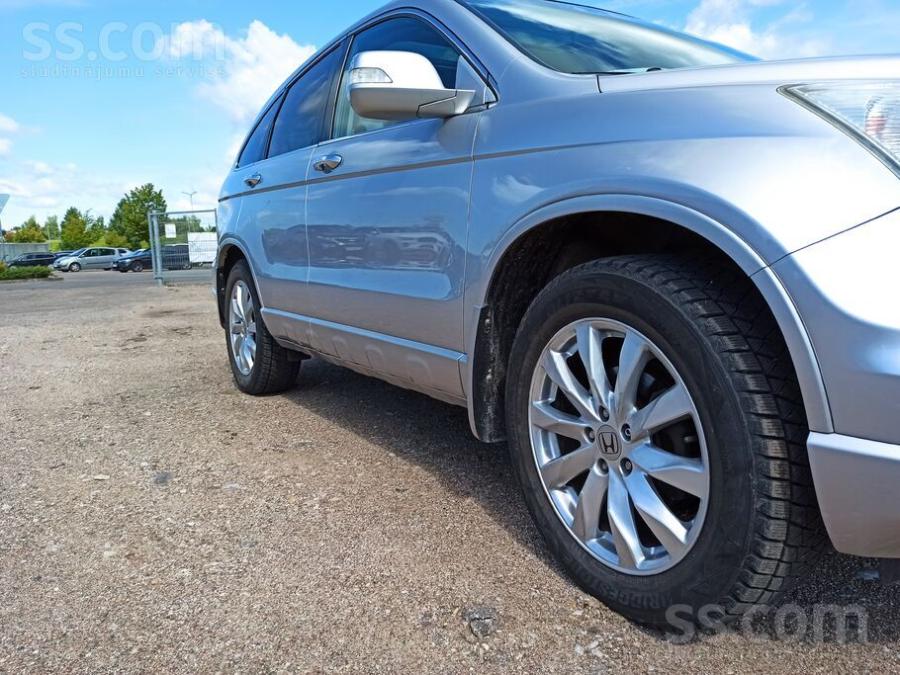 Grey Honda CR-V 2010 in Daugavpils, with an engine capacity of 2.20 L and mileage of 0 thousand km for 5980 €, photo 10 on AUTOMOTO.COM.LV