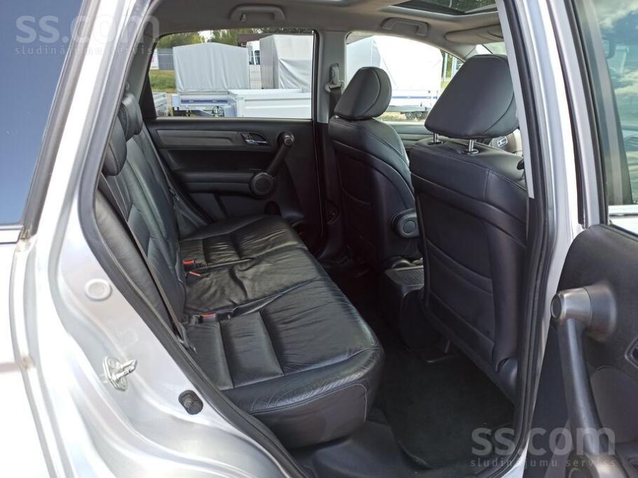 Grey Honda CR-V 2010 in Daugavpils, with an engine capacity of 2.20 L and mileage of 0 thousand km for 5980 €, photo 16 on AUTOMOTO.COM.LV
