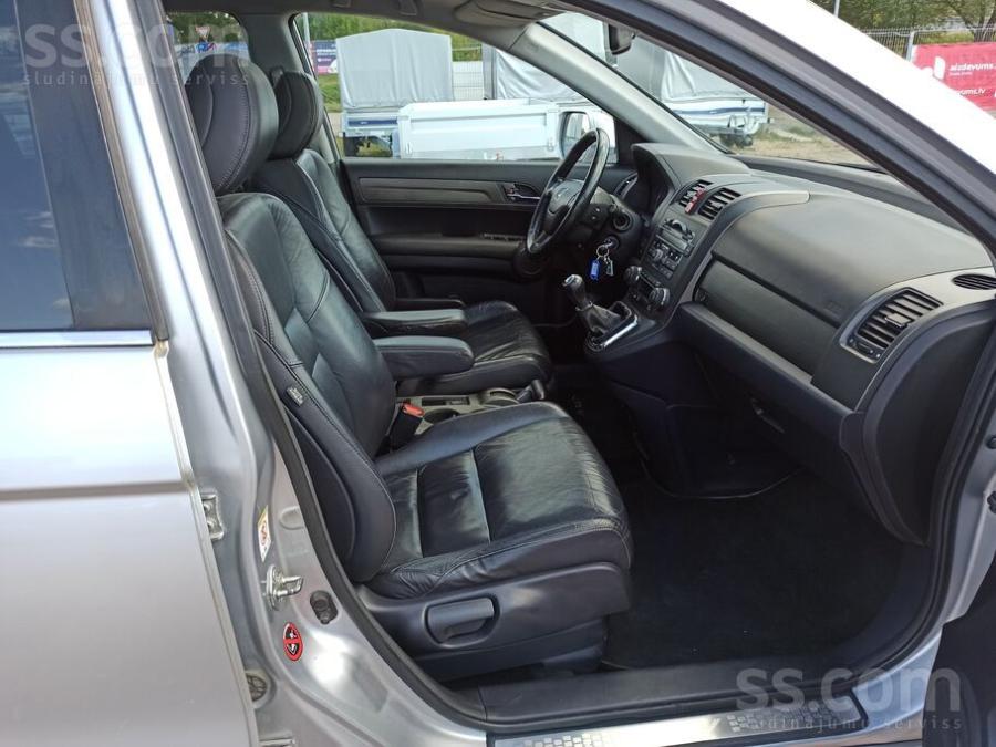 Grey Honda CR-V 2010 in Daugavpils, with an engine capacity of 2.20 L and mileage of 0 thousand km for 5980 €, photo 19 on AUTOMOTO.COM.LV