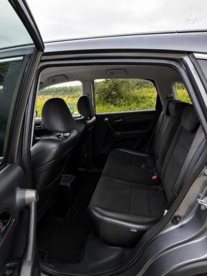 Grey Honda CR-V 2010 in Vilnius, with an engine capacity of 2.20 L and mileage of 302 thousand km for 6950 €, photo 7 on AUTOMOTO.COM.LV