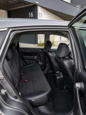 Grey Honda CR-V 2010 in Vilnius, with an engine capacity of 2.20 L and mileage of 302 thousand km for 6950 €, photo 8 on AUTOMOTO.COM.LV