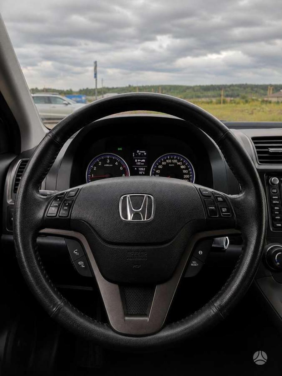 Grey Honda CR-V 2010 in Vilnius, with an engine capacity of 2.20 L and mileage of 302 thousand km for 6950 €, photo 13 on AUTOMOTO.COM.LV