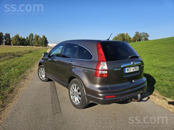 Grey Honda CR-V 2010 in Riga, with an engine capacity of 2.20 L and mileage of 363 thousand km for 4950 €, photo 3 on AUTOMOTO.COM.LV