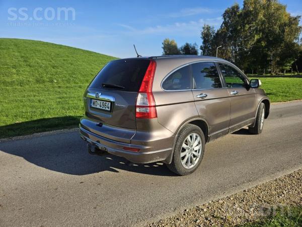 Grey Honda CR-V 2010 in Riga, with an engine capacity of 2.20 L and mileage of 363 thousand km for 4950 €, photo 4 on AUTOMOTO.COM.LV
