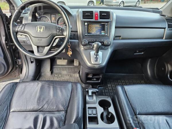 Grey Honda CR-V 2010 in Riga, with an engine capacity of 2.20 L and mileage of 363 thousand km for 4950 €, photo 6 on AUTOMOTO.COM.LV