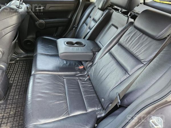 Grey Honda CR-V 2010 in Riga, with an engine capacity of 2.20 L and mileage of 363 thousand km for 4950 €, photo 9 on AUTOMOTO.COM.LV