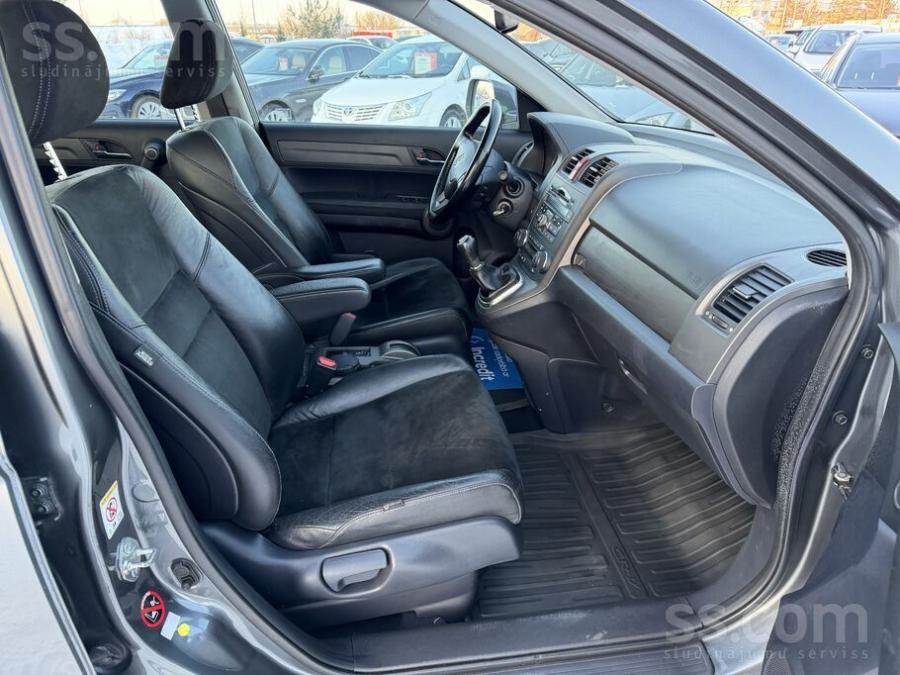 Grey Honda CR-V 2011 in Daugavpils, with an engine capacity of 2.20 L and mileage of 0 thousand km for 7900 €, photo 17 on AUTOMOTO.COM.LV