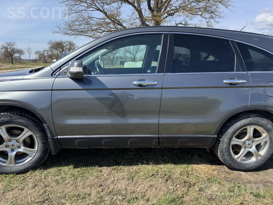 Pelēks Honda CR-V 2011 Aizkraukle, ar dzinēja tilpumu 2.20 L un nobraukumu 415 tūkst. km par 3900 €, foto 6 vietnē AUTOMOTO.COM.LV