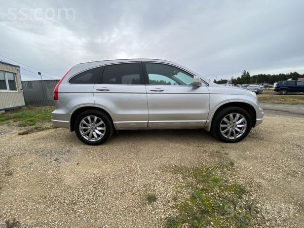 Grey Honda CR-V 2011 in Riga, with an engine capacity of 2.20 L and mileage of 0 thousand km for 7899 €, photo 4 on AUTOMOTO.COM.LV