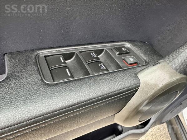 Grey Honda CR-V 2011 in Riga, with an engine capacity of 2.20 L and mileage of 0 thousand km for 7550 €, photo 9 on AUTOMOTO.COM.LV