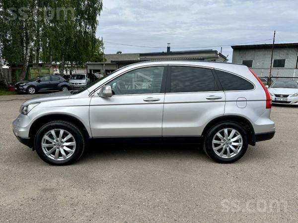 Grey Honda CR-V 2011 in Riga, with an engine capacity of 2.20 L and mileage of 0 thousand km for 7550 €, photo 6 on AUTOMOTO.COM.LV