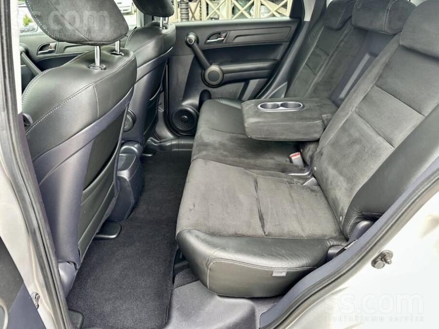 Pelēks Honda CR-V 2011 Rīga, ar dzinēja tilpumu 2.20 L un nobraukumu 0 tūkst. km par 7550 €, foto 18 vietnē AUTOMOTO.COM.LV