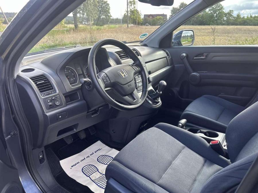 Grey Honda CR-V 2011 in Kaisiadorys, with an engine capacity of 2.20 L and mileage of 235 thousand km for 6490 €, photo 12 on AUTOMOTO.COM.LV
