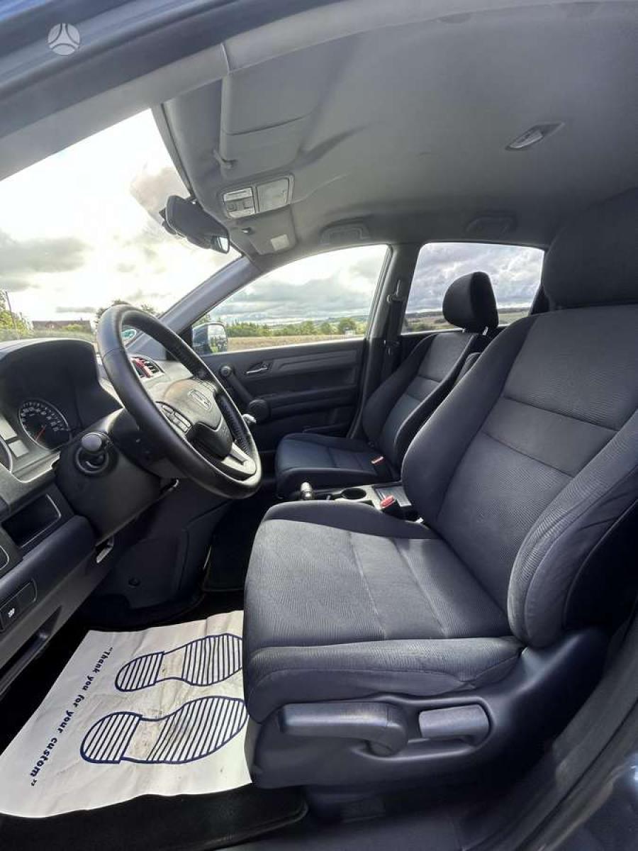 Grey Honda CR-V 2011 in Kaisiadorys, with an engine capacity of 2.20 L and mileage of 235 thousand km for 6490 €, photo 17 on AUTOMOTO.COM.LV