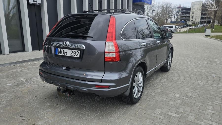 Grey Honda CR-V 2011 in Vilnius, with an engine capacity of 2.20 L and mileage of 217 thousand km for 7890 €, photo 7 on AUTOMOTO.COM.LV