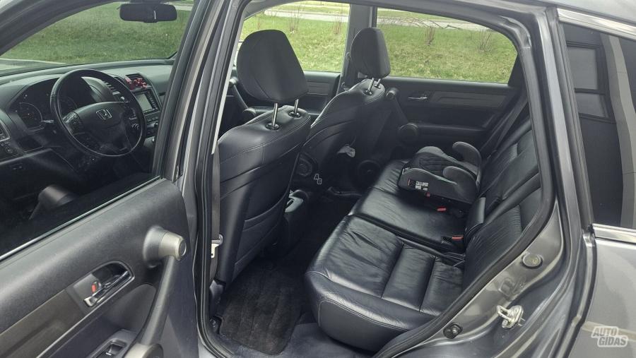 Grey Honda CR-V 2011 in Vilnius, with an engine capacity of 2.20 L and mileage of 217 thousand km for 7890 €, photo 15 on AUTOMOTO.COM.LV