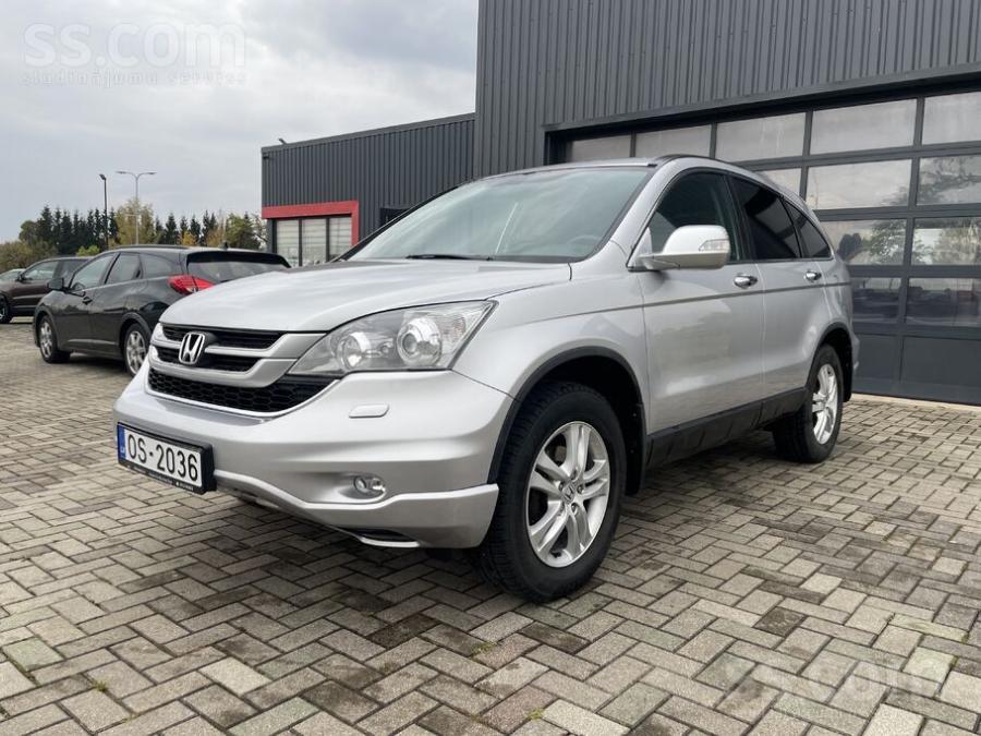 Pelēks Honda CR-V 2011 Ogre, ar dzinēja tilpumu 2.00 L un nobraukumu 187 tūkst. km par 6970 €, foto 1 vietnē AUTOMOTO.COM.LV