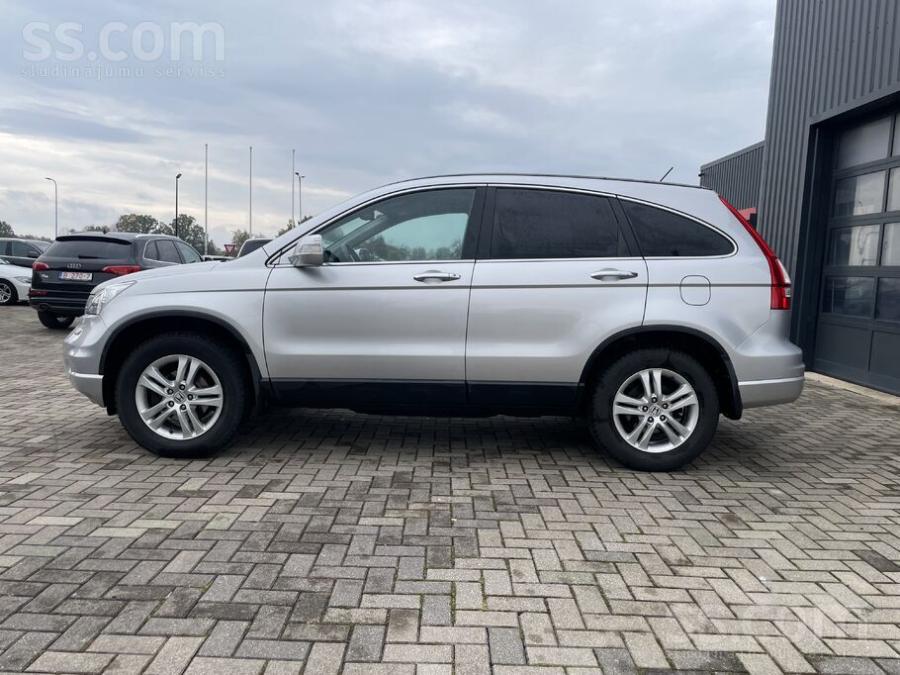 Pelēks Honda CR-V 2011 Ogre, ar dzinēja tilpumu 2.00 L un nobraukumu 187 tūkst. km par 6970 €, foto 3 vietnē AUTOMOTO.COM.LV
