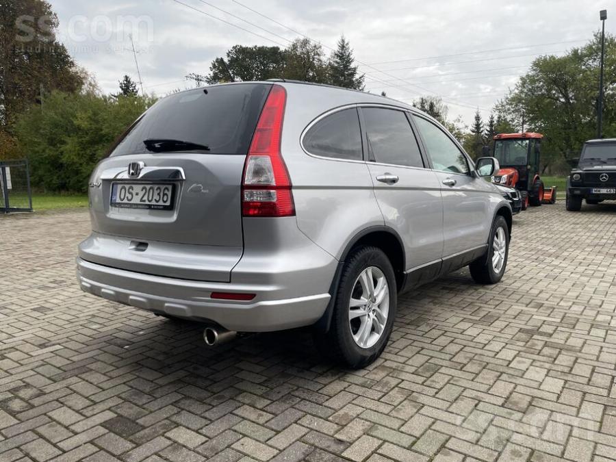Pelēks Honda CR-V 2011 Ogre, ar dzinēja tilpumu 2.00 L un nobraukumu 187 tūkst. km par 6970 €, foto 5 vietnē AUTOMOTO.COM.LV