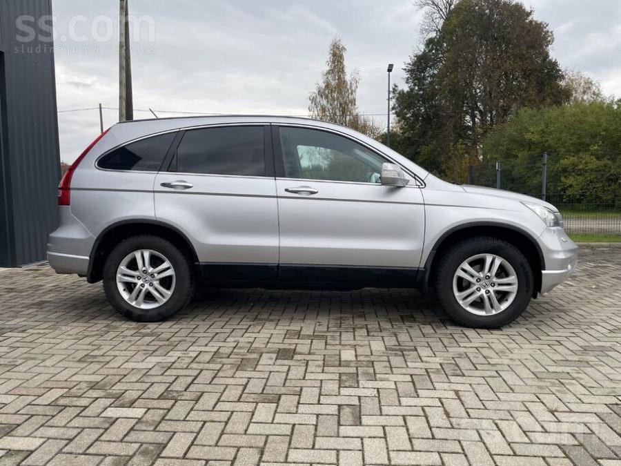 Pelēks Honda CR-V 2011 Ogre, ar dzinēja tilpumu 2.00 L un nobraukumu 187 tūkst. km par 6970 €, foto 6 vietnē AUTOMOTO.COM.LV