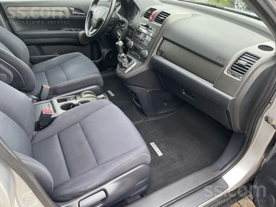 Pelēks Honda CR-V 2011 Ogre, ar dzinēja tilpumu 2.00 L un nobraukumu 187 tūkst. km par 6970 €, foto 8 vietnē AUTOMOTO.COM.LV
