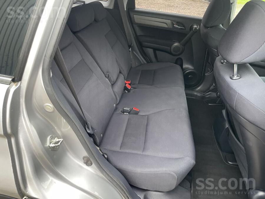 Pelēks Honda CR-V 2011 Ogre, ar dzinēja tilpumu 2.00 L un nobraukumu 187 tūkst. km par 6970 €, foto 9 vietnē AUTOMOTO.COM.LV