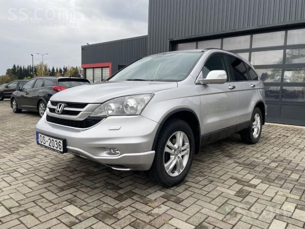 Honda CR-V 2011 in Ogre on AUTOMOTO.COM.LV Grey Honda CR-V 2011 in Ogre, with an engine capacity of 2.00 L and mileage of 187 thousand km for 6970 €, photo 1 on AUTOMOTO.COM.LV