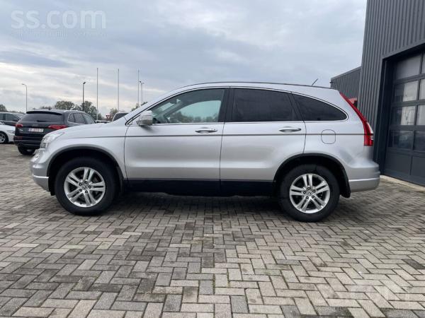 Honda CR-V 2011 in Ogre on AUTOMOTO.COM.LV Grey Honda CR-V 2011 in Ogre, with an engine capacity of 2.00 L and mileage of 187 thousand km for 6970 €, photo 3 on AUTOMOTO.COM.LV