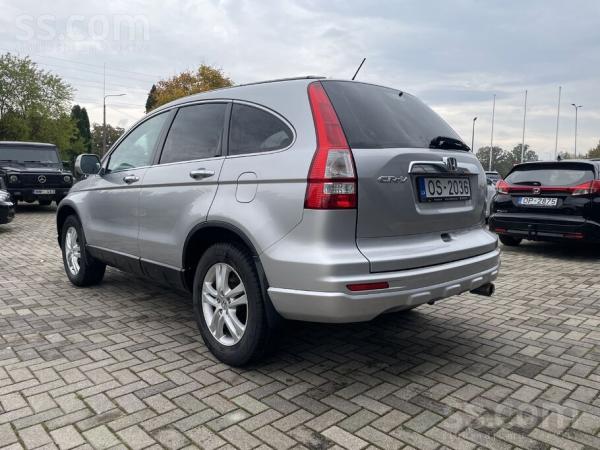 Honda CR-V 2011 in Ogre on AUTOMOTO.COM.LV Grey Honda CR-V 2011 in Ogre, with an engine capacity of 2.00 L and mileage of 187 thousand km for 6970 €, photo 4 on AUTOMOTO.COM.LV